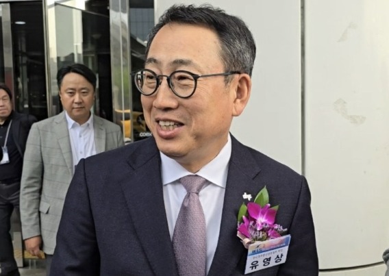 유영상 SKT 대표, 단통법 폐지·전환지원금 “정부가 할 일, 잘 모르겠다” - Kollo