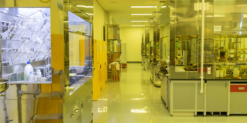 'SFC와 청색 OLED 특허소송' SK머티리얼즈JNC, 반격 기회 잡았다 - 전자부품 전문 미디어 디일렉