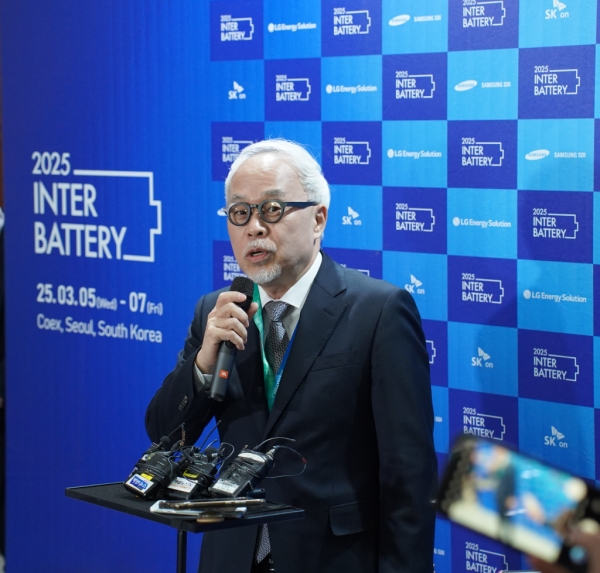 LG엔솔·삼성SDI CEO 나란히 "1분기 업황 최저점, 하반기 반등 기대" - 전자부품 전문 미디어 디일렉