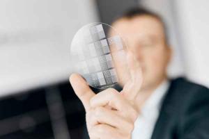 LPKF "유리기판 TGV 식각 특허 유효 판정"...독일발 특허전 터지나? - 전자부품 전문 미디어 디일렉